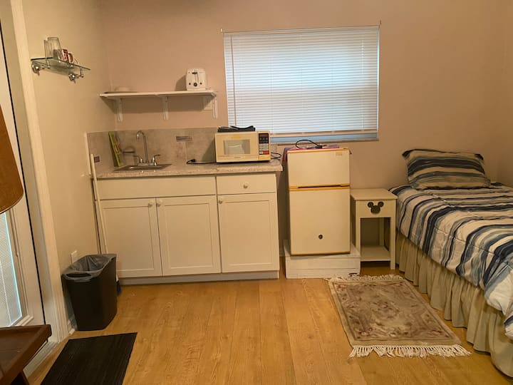 Pinellas West Efficiency - Pinellas Park, FL