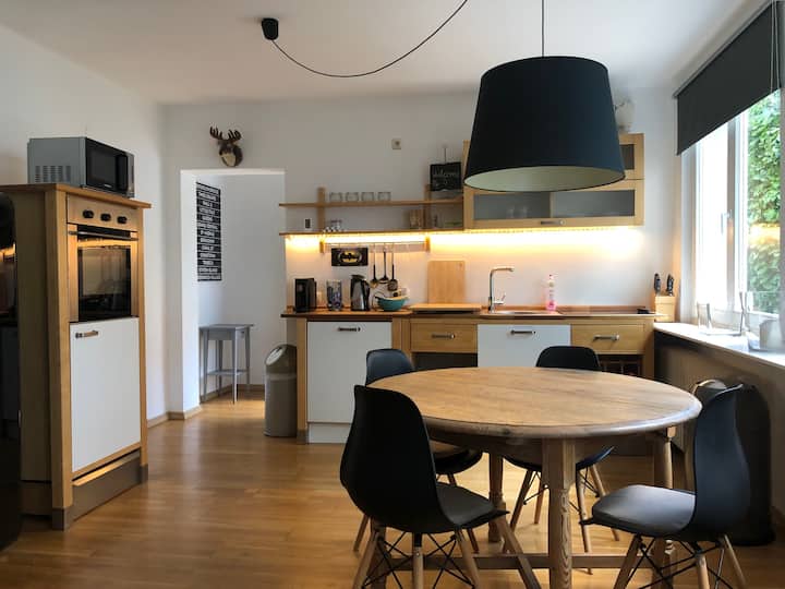 Zentrale Hinterhof-idylle - Düsseldorf