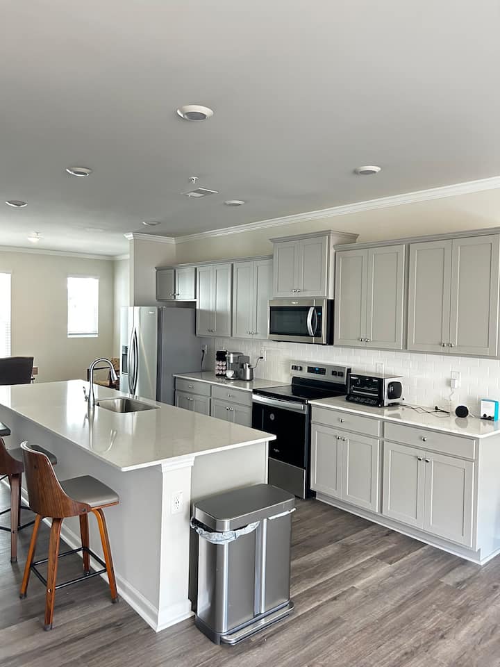 New Townhome Atlanta Airport - Atlanta, GA
