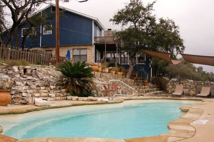The Manor At Acres Wild Retreat, Vacation Home - Wimberley, TX