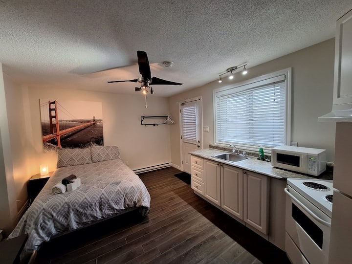 Beautiful Furnished Studio, Downtown Hull (1012) - Gatineau