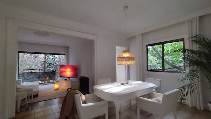 Gran Casa En La Frontera Con Barcelona - Barcelona