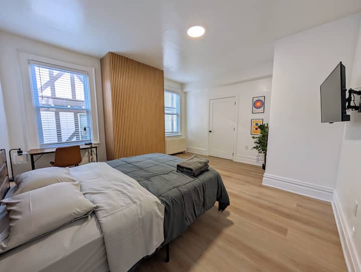 New 3 Bed/1 Bath Apt W/t Parking - Pittsburgh