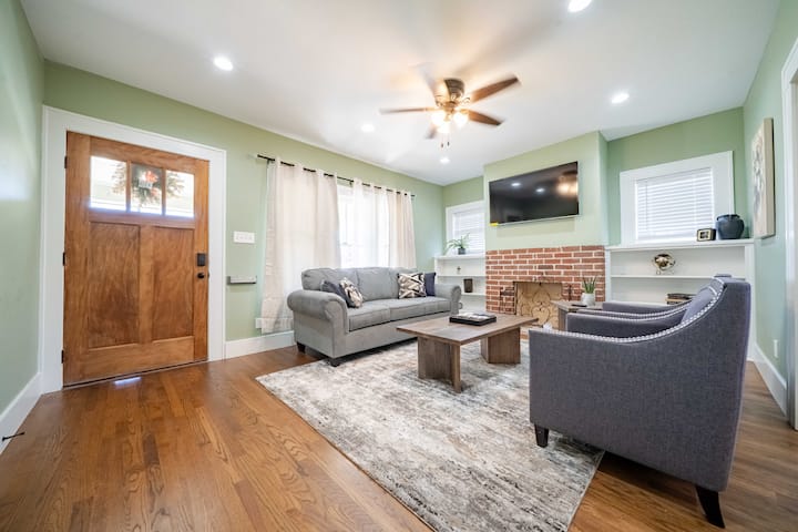 Beautiful Historic Home Near Deep Ellum & Conv Ctr - Dallas, TX