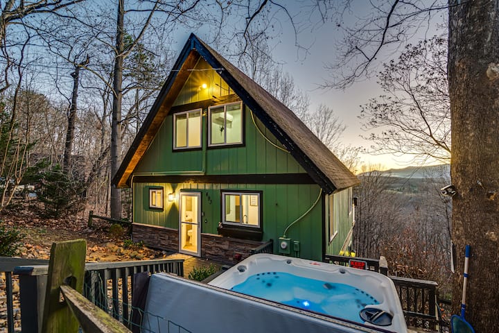 Hygge Escape - Mountain Views! Hot Tub! Game Shed! - Shenandoah, VA
