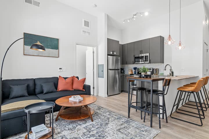Modern 1br • Rooftop Views & Fitness Center - Edina, MN