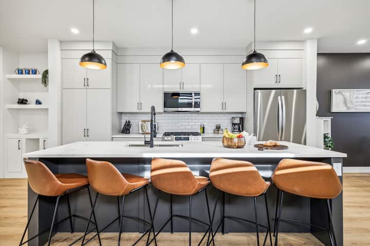 5br W/2 Suites – Space&privacy! - Calgary