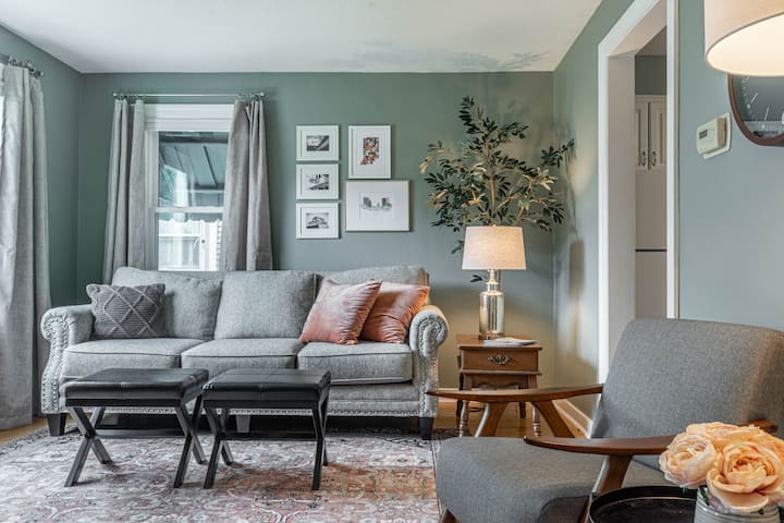 Charlotte's Cottage - Fort Wayne, IN