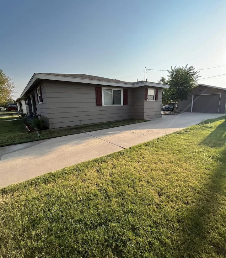 House & Sunroom In Garden City - Garden City, KS