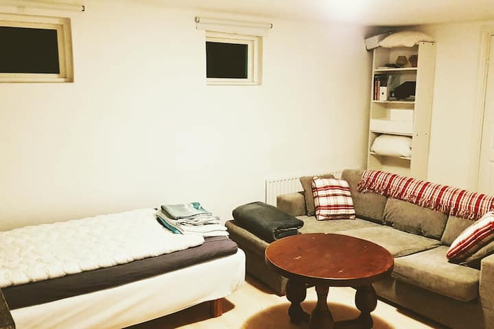 2.5 Rooms, Own Kitchen. Basement Apt-ment, ÄLvsjö. - Stockholm
