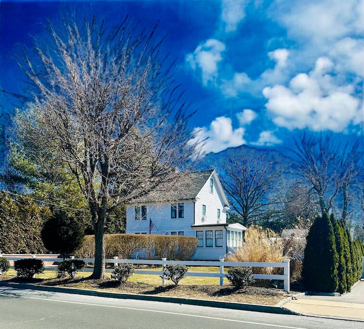 Charming House Near Village And Park In Huntington - Huntington, NY