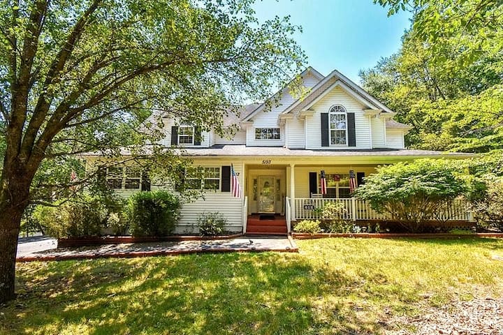 Hilltop Villa - Delaware Water Gap, PA