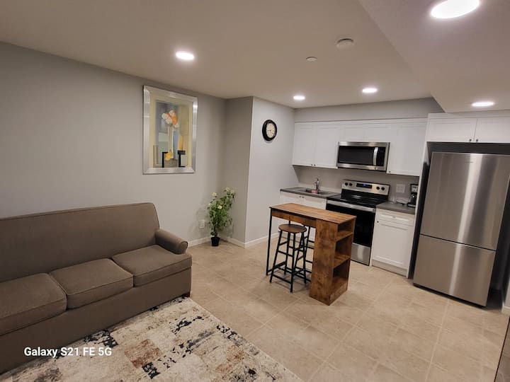 Comfortable 1 Bedroom Suite - Canada