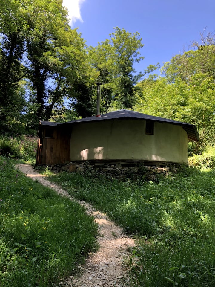 Round House In Secluded Woodland. - Hayle