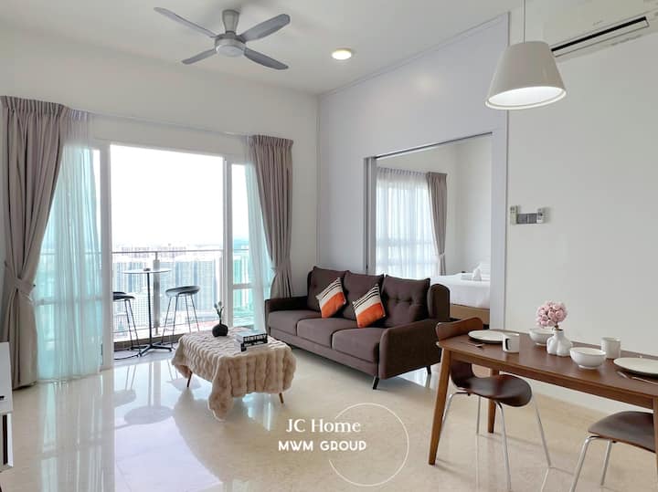 Tritower Deluxe Suites L 1min Walk To Ciq By Mwm - Woodlands