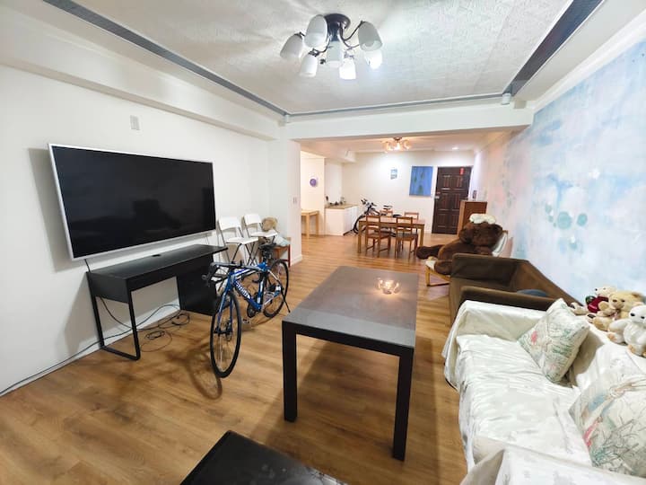 溫馨泰順家庭房-走路師大夜市、五分鐘到大安森林公園、八分鐘到台電大樓站與台大、市中心、大陽台、大客廳 - Keelung City