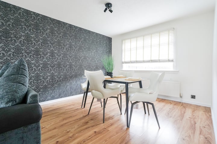 Comfy 4bed Sleeps8 In Livingston - Livingston