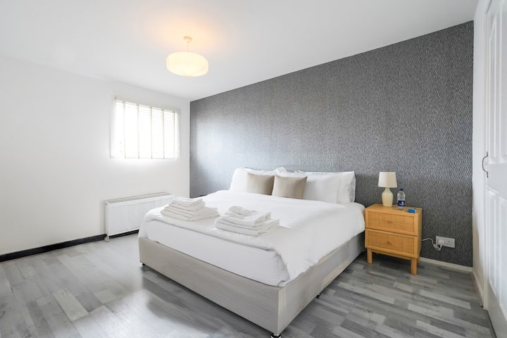 Comfy 4bed Sleeps8 In Livingston - Livingston