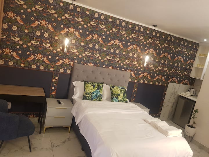 Your Stay At Vic's Place - Centurion