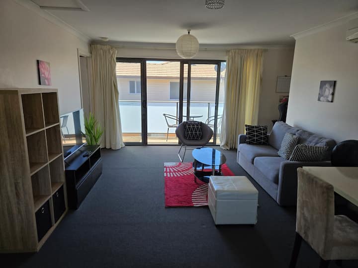 Modern 1 Bedroom Unit (Entire Unit) - Canberra