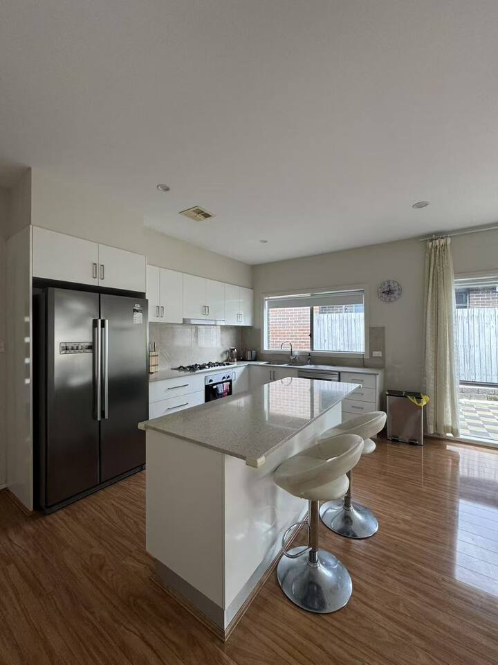 3br House In Central Crace - Canberra
