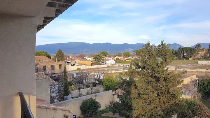 Très Bel App Traversant Calme Très Clair Vue 
2* - Valréas