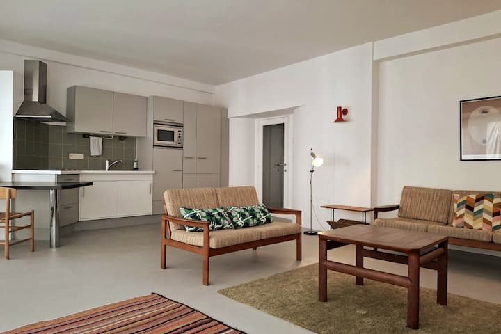 Retro Charm In Central Brussels - Bryssel