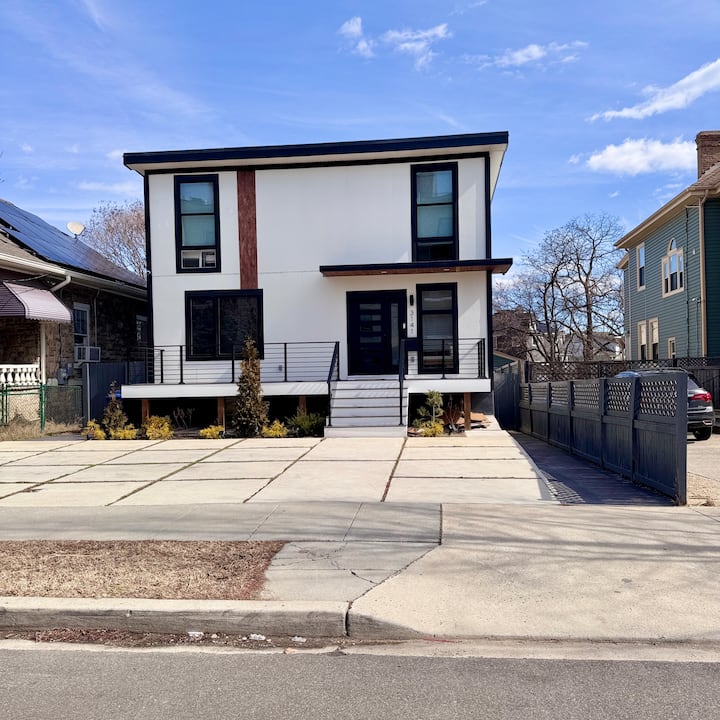 Spacious, Cozy, & Private 2-bdrm In Dc W/parking! - Forestville, MD