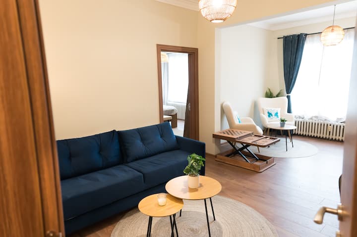 Артистичен и уютен апартамент в  център на София - Sofia