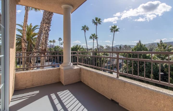Beautiful 2-bedroom With Pool - Santa Clara, CA