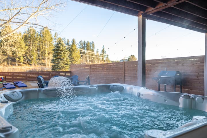 Hot Tub Hideout | Private + Downtown Access - Custer, SD