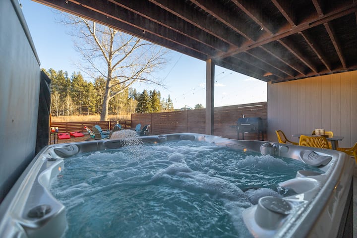 The Paddle House | Hot Tub + Fire Pit Stay - Custer, SD