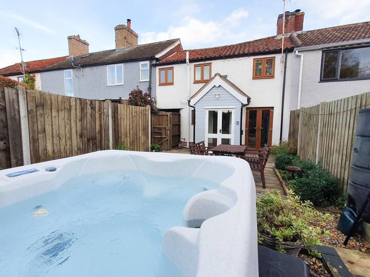 Cosy Cottage With Hot Tub,  Norfolk - Cambridgeshire