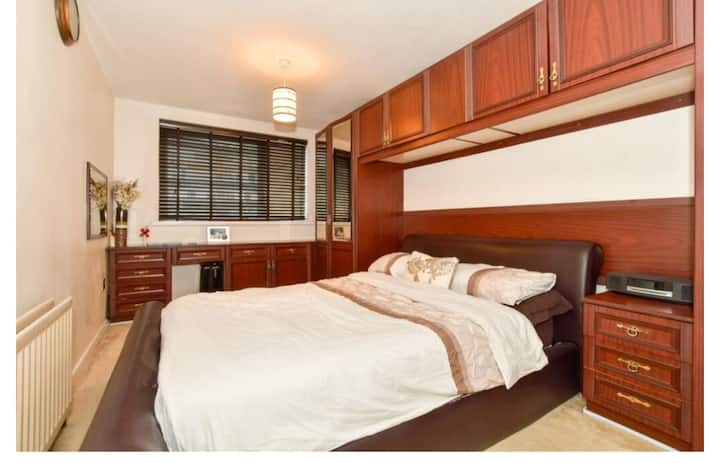 Double Room At Redhill Station - Redhill