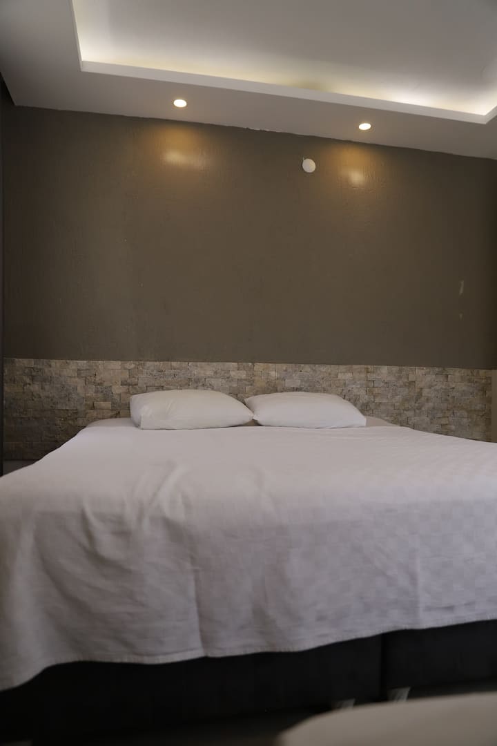 1989 Hotel Sebat Balkonlu - Çeşme