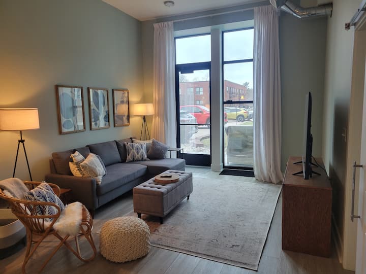 Lake Effect Loft +Beach+downtown+pool+hot Tub - South Haven, MI