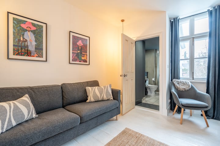 Tsarevets Gateway  |  N 7even | Free Str. Parking - Veliko Tarnovo