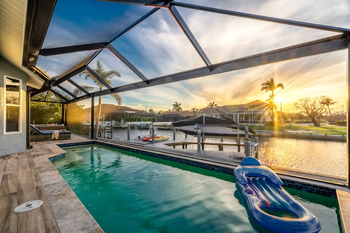 Waterfront Pool • Game Room • Fire Pit Fun - Marco Island, FL