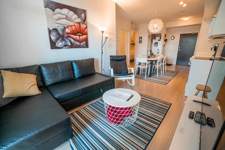 Lovely 1b+den Condo&free Parking By Cn Tower/roger - Toronto