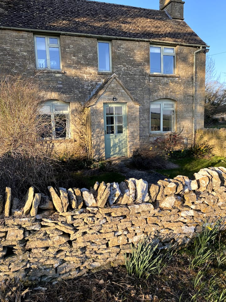Recently Refurbished Pretty 3 Bed Country Cottage - Stow-on-the-Wold