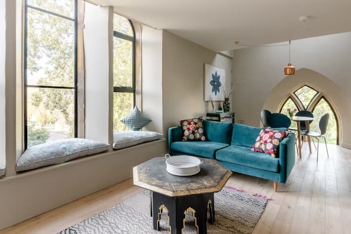 Cosy Loft Apartment In Converted Cotswold Church - Chipping Norton