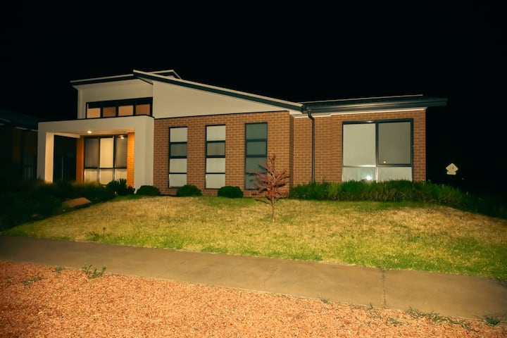 Modern Brand New Unit @Graham St Shepparton 3630 - Shepparton