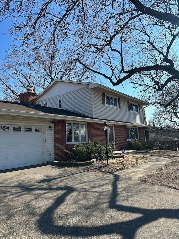 Room Located In Suburb Outside Minneapolis - Bloomington, MN