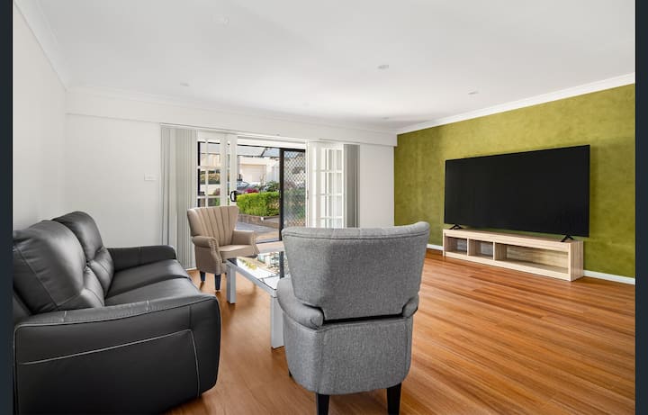 Spacious Two Bedroom Three Sisters Hideaway - Katoomba