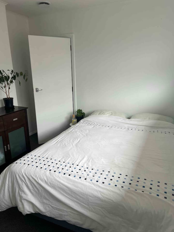 Room Close To Bowl Of Brooklands - New Plymouth