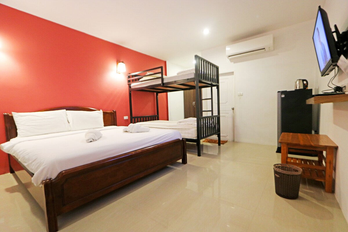 Une chambre familiale confortable à quelques pas de la mer | Balcon ...