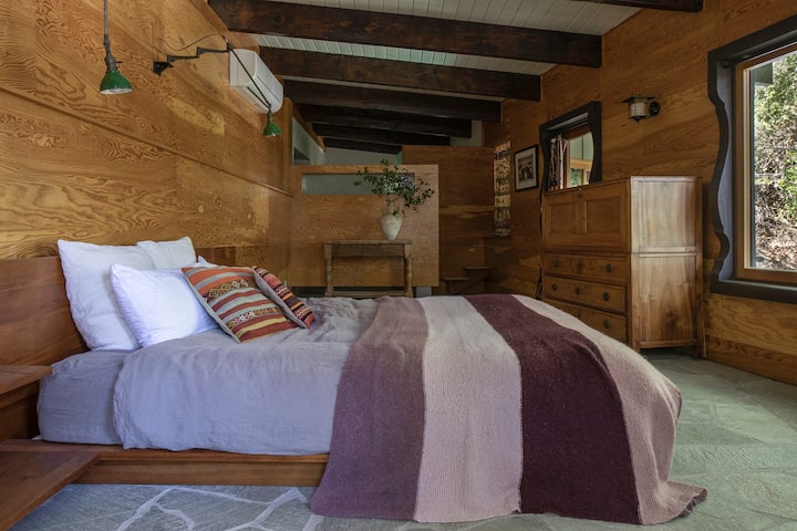 The Manalu Spa House - Topanga, CA