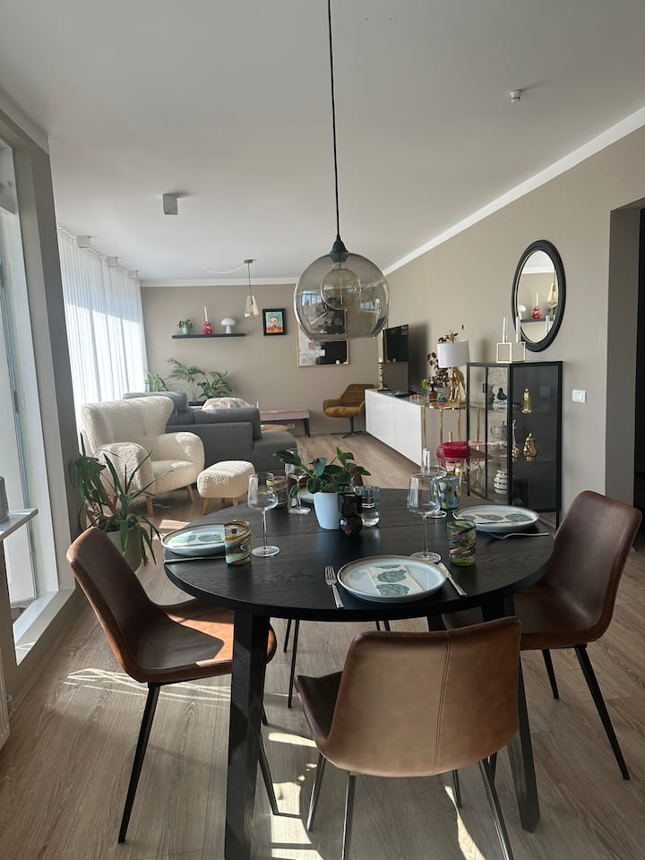 Bright 2 Bedroom Apartment - İzlanda