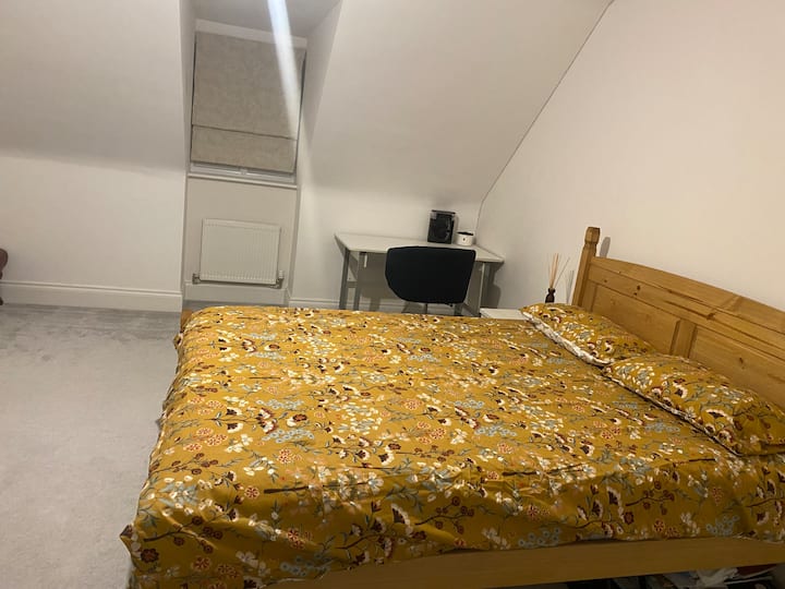 Private Room + Free Parking & Comfort - Northampton, UK