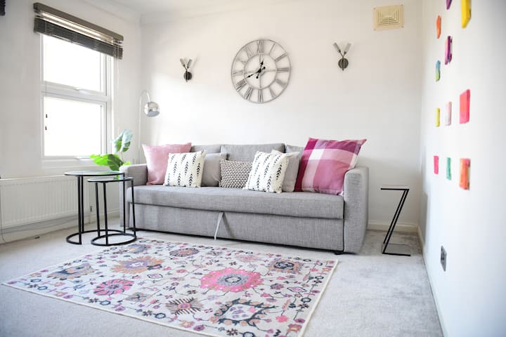 Walk To Station | Nr. Warner Bros, London, Wembley - Watford